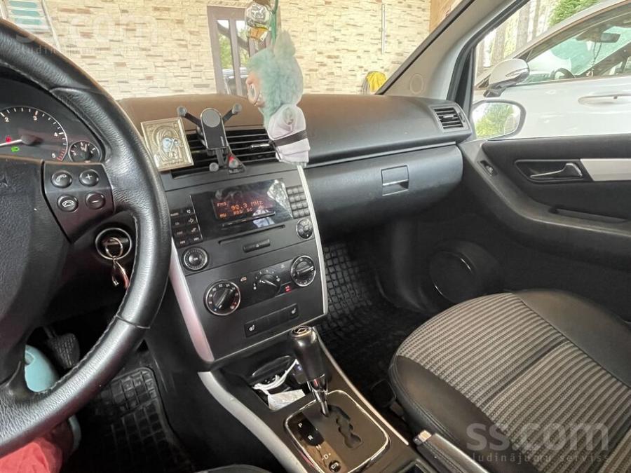 Pelēks Mercedes-Benz A 180 2008 Rīga, ar dzinēja tilpumu 1.80 L un nobraukumu 290 tūkst. km par 3000 €, foto 9 vietnē AUTOMOTO.COM.LV
