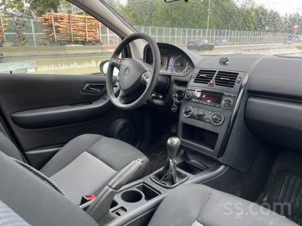Mercedes-Benz A 180 2004 in Riga, with an engine capacity of 2.00 L and mileage of 180 thousand km for 900 €, photo 9 on AUTOMOTO.COM.LV