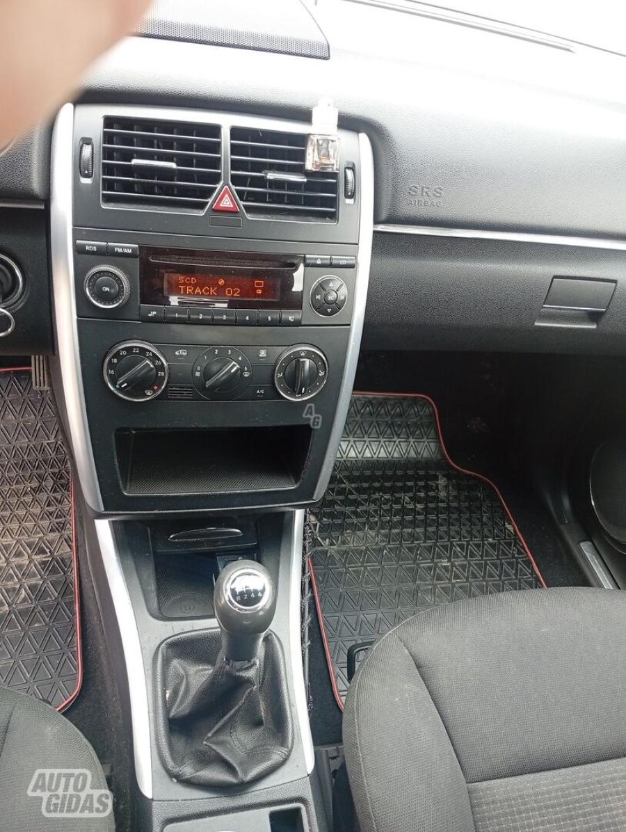 Mercedes-Benz A 180 2006 Viļņa, ar dzinēja tilpumu 2.00 L un nobraukumu 273 tūkst. km par 1800 €, foto 13 vietnē AUTOMOTO.COM.LV