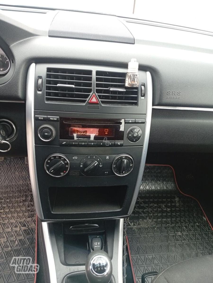 Mercedes-Benz A 180 2006 Viļņa, ar dzinēja tilpumu 2.00 L un nobraukumu 273 tūkst. km par 1800 €, foto 16 vietnē AUTOMOTO.COM.LV