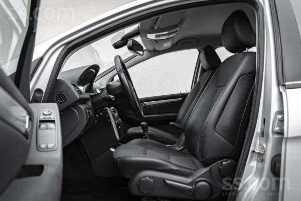 Mercedes-Benz A 180 2010 in Riga, with an engine capacity of 2.00 L and mileage of 247 thousand km for 3695 €, photo 8 on AUTOMOTO.COM.LV