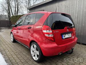 Sarkans Mercedes-Benz A 180 2008 Valka, ar dzinēja tilpumu 2.00 L un nobraukumu 189 tūkst. km par 3700 €, foto 7 vietnē AUTOMOTO.COM.LV