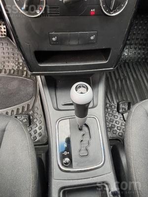 Sarkans Mercedes-Benz A 180 2008 Valka, ar dzinēja tilpumu 2.00 L un nobraukumu 189 tūkst. km par 3700 €, foto 12 vietnē AUTOMOTO.COM.LV
