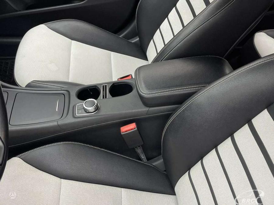 Sarkans Mercedes-Benz A 180 2014 Viļņa, ar dzinēja tilpumu 1.80 L un nobraukumu 202 tūkst. km par 7200 €, foto 24 vietnē AUTOMOTO.COM.LV