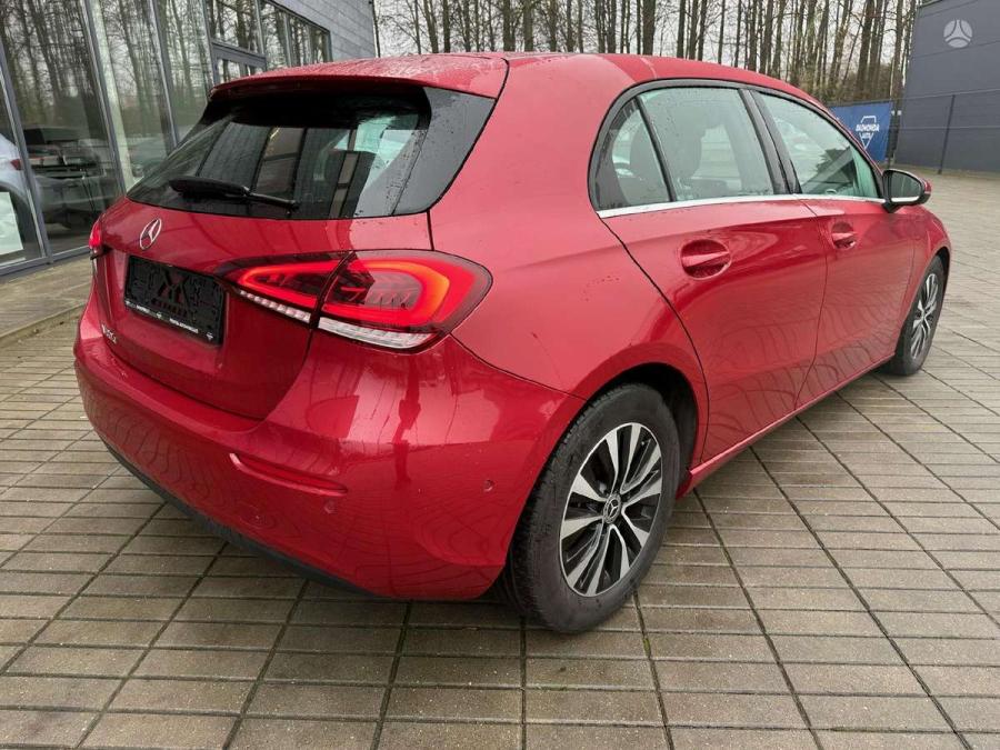 Sarkans Mercedes-Benz A 180 2022 Kauņa, ar dzinēja tilpumu 2.00 L un nobraukumu 221 tūkst. km par 16200 €, foto 3 vietnē AUTOMOTO.COM.LV