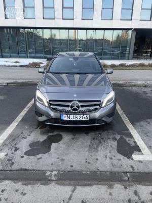 Mercedes-Benz A 180 2012 Viļņa, ar dzinēja tilpumu 1.60 L un nobraukumu 252 tūkst. km par 6499 €, foto  vietnē AUTOMOTO.COM.LV
