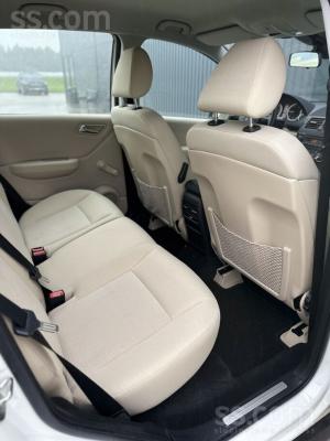 Balts Mercedes-Benz A 180 2010 Talsi, ar dzinēja tilpumu 2.00 L un nobraukumu 138 tūkst. km par 4250 €, foto 19 vietnē AUTOMOTO.COM.LV