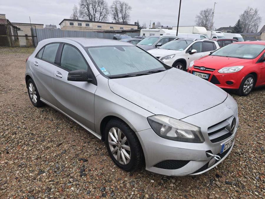 Balts Mercedes-Benz A 180 2013 Tauragė, ar dzinēja tilpumu 1.80 L un nobraukumu 280 tūkst. km par 3200 €, foto 9 vietnē AUTOMOTO.COM.LV