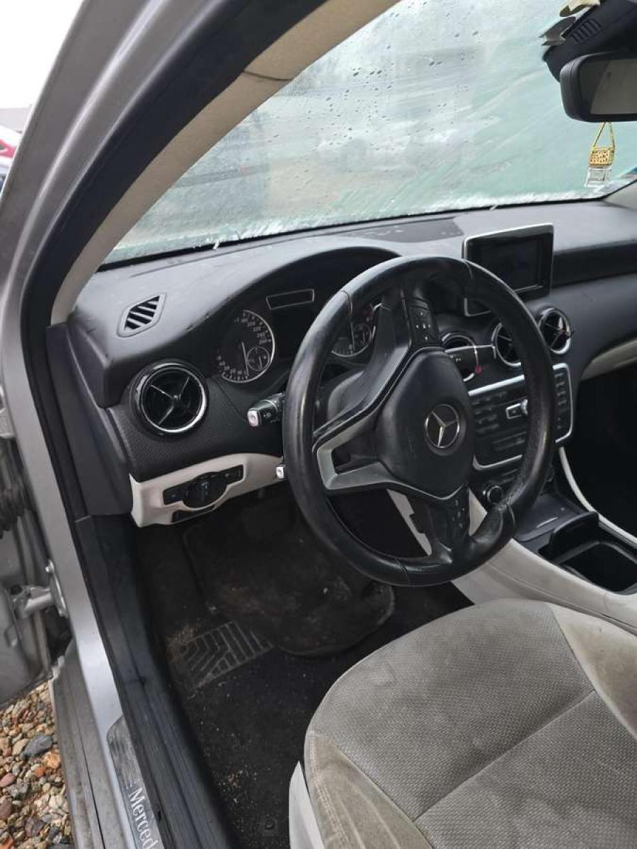 Balts Mercedes-Benz A 180 2013 Tauragė, ar dzinēja tilpumu 1.80 L un nobraukumu 280 tūkst. km par 3200 €, foto 10 vietnē AUTOMOTO.COM.LV