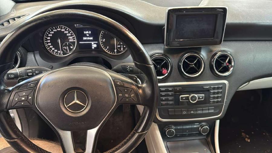 Balts Mercedes-Benz A 180 2013 Tauragė, ar dzinēja tilpumu 1.80 L un nobraukumu 280 tūkst. km par 3200 €, foto 16 vietnē AUTOMOTO.COM.LV