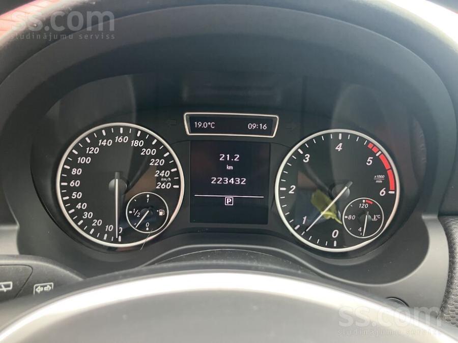 White Mercedes-Benz A 180 2013 in Talsi, with an engine capacity of 1.50 L and mileage of 223 thousand km for 7999 €, photo 9 on AUTOMOTO.COM.LV