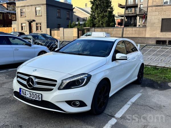 White Mercedes-Benz A 180 2013 in Riga, with an engine capacity of 1.60 L and mileage of 126 thousand km for 10500 €, photo 4 on AUTOMOTO.COM.LV