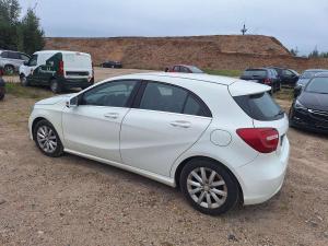 White Mercedes-Benz A 180 2013 in Vilnius, with an engine capacity of 1.80 L and mileage of 275 thousand km for 4150 €, photo 4 on AUTOMOTO.COM.LV