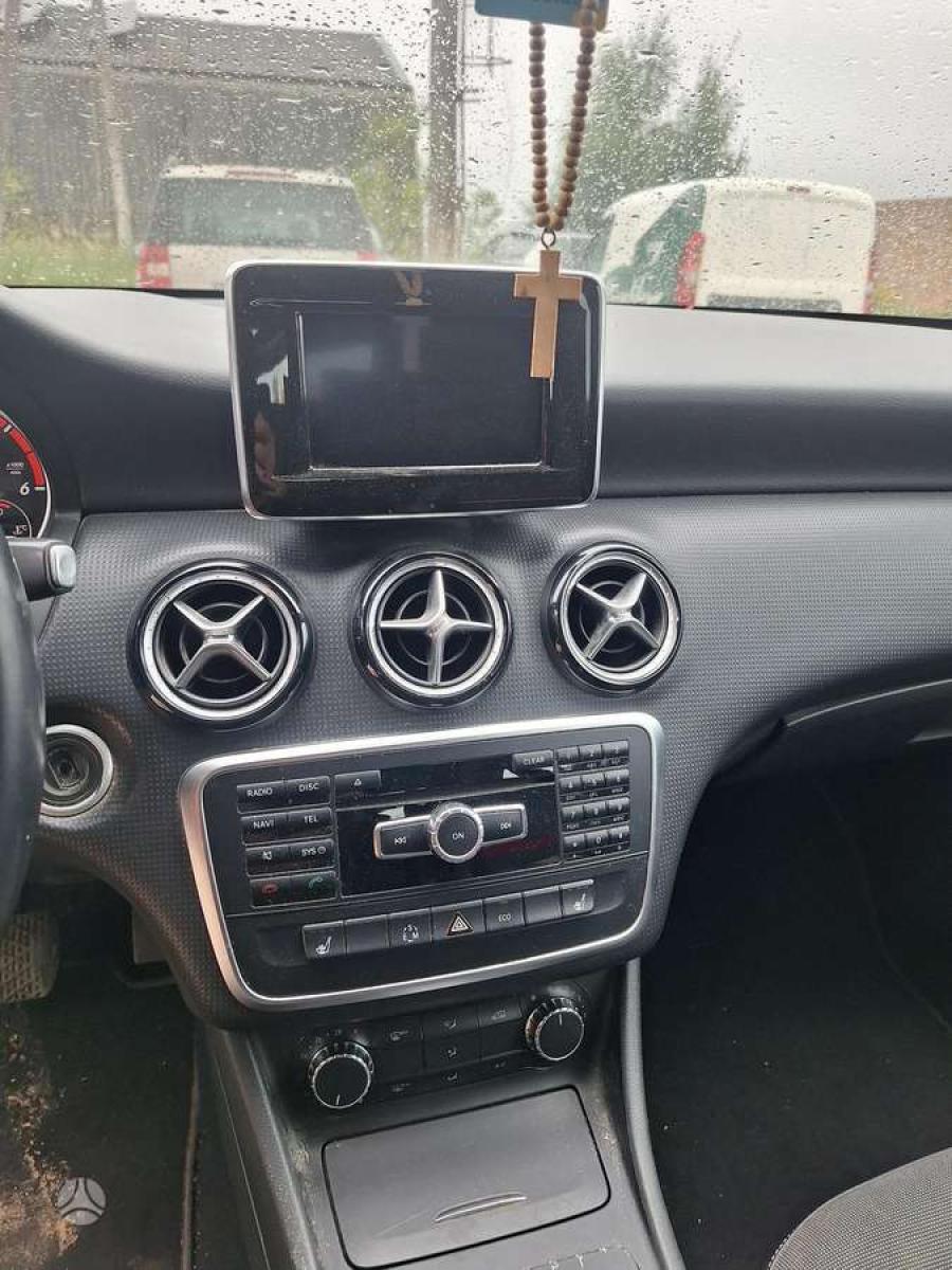 White Mercedes-Benz A 180 2013 in Vilnius, with an engine capacity of 1.80 L and mileage of 275 thousand km for 4150 €, photo 8 on AUTOMOTO.COM.LV