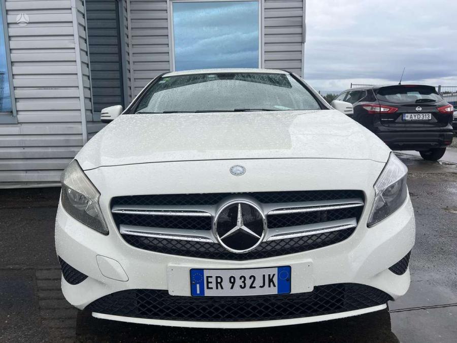 White Mercedes-Benz A 180 2013 in Kaunas, with an engine capacity of 1.80 L and mileage of 205 thousand km for 8900 €, photo 4 on AUTOMOTO.COM.LV