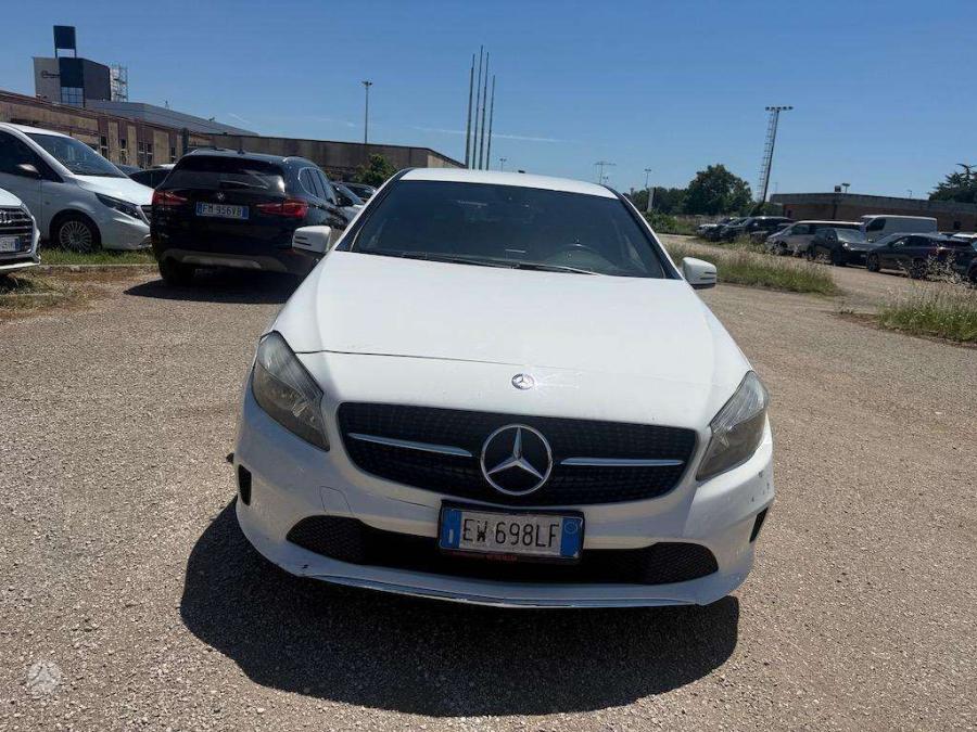 White Mercedes-Benz A 180 2014 in Siauliai, with an engine capacity of 1.80 L and mileage of 270 thousand km for 5200 €, photo 3 on AUTOMOTO.COM.LV