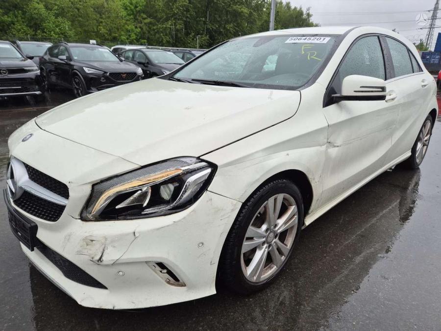 White Mercedes-Benz A 180 2016 in Vilnius, with an engine capacity of 1.60 L and mileage of 171 thousand km for 9100 €, photo 3 on AUTOMOTO.COM.LV