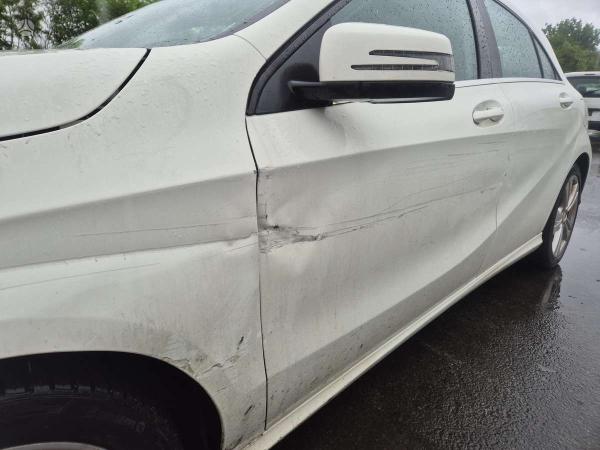 White Mercedes-Benz A 180 2016 in Vilnius, with an engine capacity of 1.60 L and mileage of 171 thousand km for 9100 €, photo 5 on AUTOMOTO.COM.LV