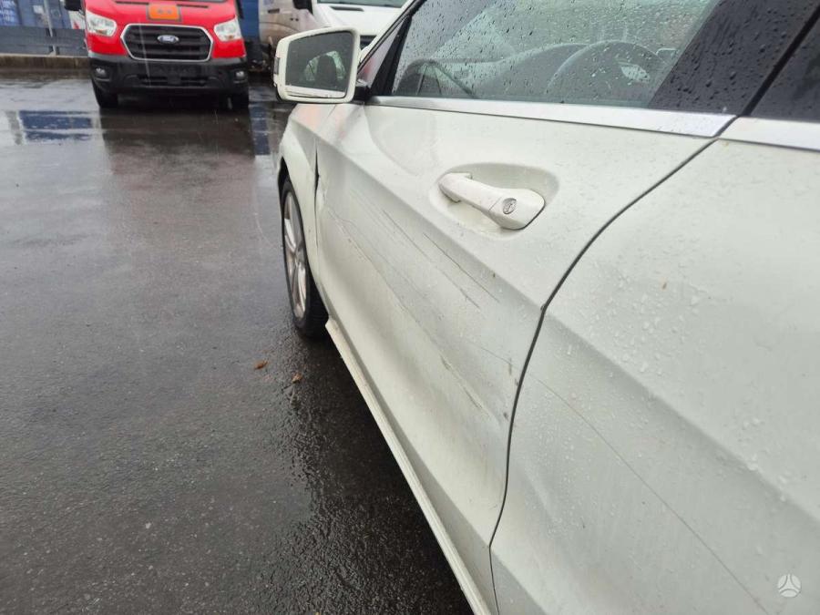 White Mercedes-Benz A 180 2016 in Vilnius, with an engine capacity of 1.60 L and mileage of 171 thousand km for 9100 €, photo 7 on AUTOMOTO.COM.LV