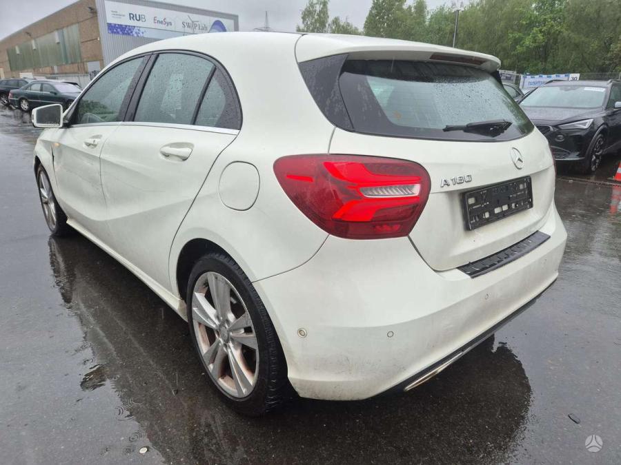 White Mercedes-Benz A 180 2016 in Vilnius, with an engine capacity of 1.60 L and mileage of 171 thousand km for 9100 €, photo 8 on AUTOMOTO.COM.LV