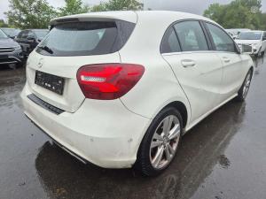 White Mercedes-Benz A 180 2016 in Vilnius, with an engine capacity of 1.60 L and mileage of 171 thousand km for 9100 €, photo 9 on AUTOMOTO.COM.LV