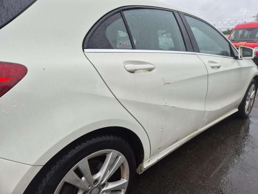 White Mercedes-Benz A 180 2016 in Vilnius, with an engine capacity of 1.60 L and mileage of 171 thousand km for 9100 €, photo 10 on AUTOMOTO.COM.LV