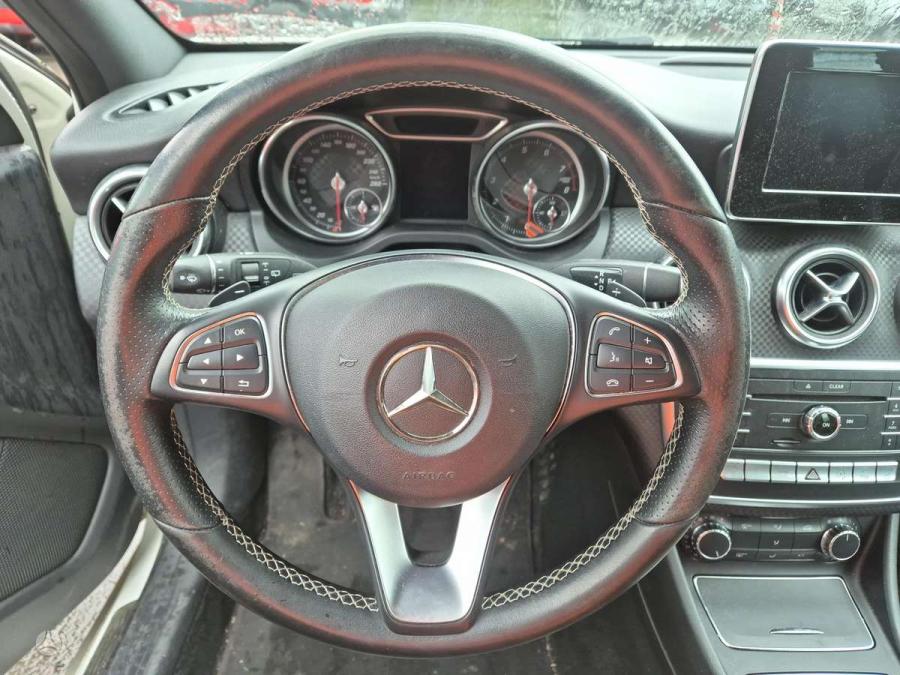 White Mercedes-Benz A 180 2016 in Vilnius, with an engine capacity of 1.60 L and mileage of 171 thousand km for 9100 €, photo 13 on AUTOMOTO.COM.LV
