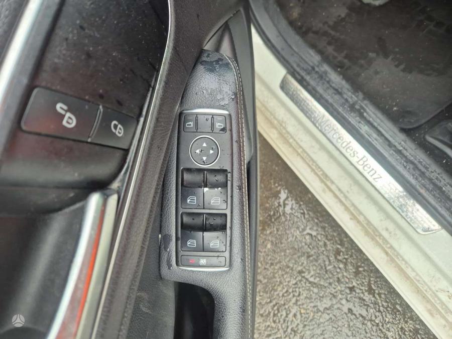 White Mercedes-Benz A 180 2016 in Vilnius, with an engine capacity of 1.60 L and mileage of 171 thousand km for 9100 €, photo 16 on AUTOMOTO.COM.LV
