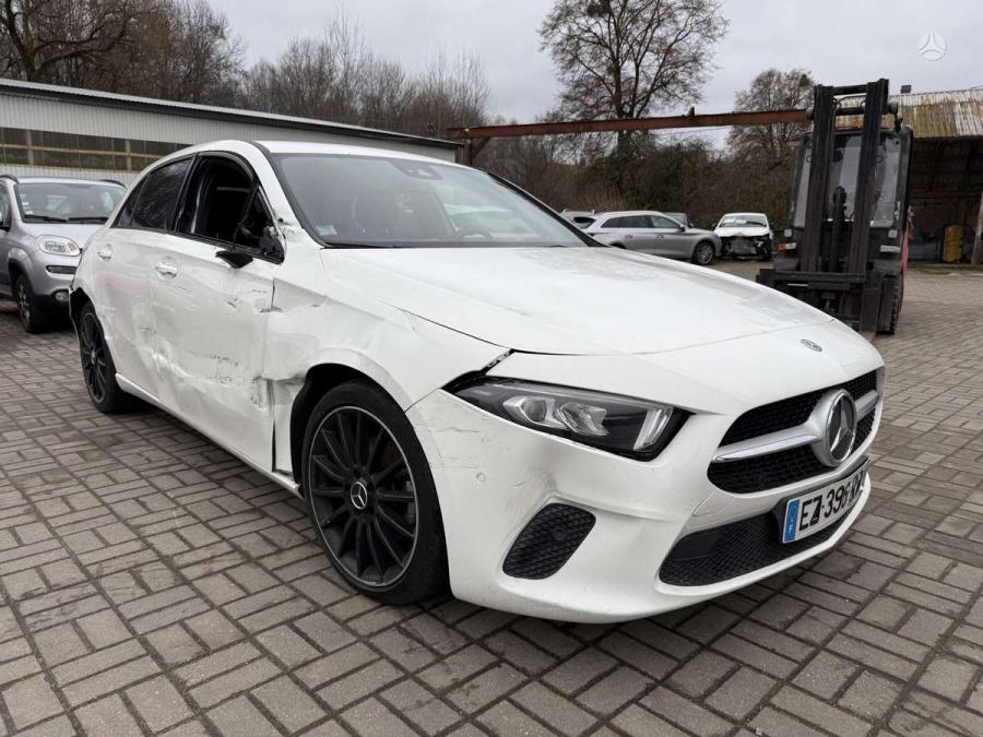 White Mercedes-Benz A 180 2018 in Kaunas, with an engine capacity of 1.46 L and mileage of 185 thousand km for 11700 €, photo 2 on AUTOMOTO.COM.LV