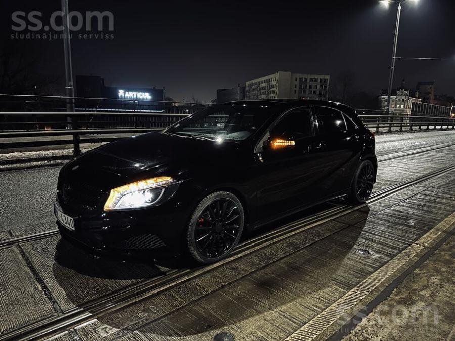 Black Mercedes-Benz A 200 2014 in Valmiera, with an engine capacity of 2.20 L and mileage of 180 thousand km for 14900 €, photo 2 on AUTOMOTO.COM.LV