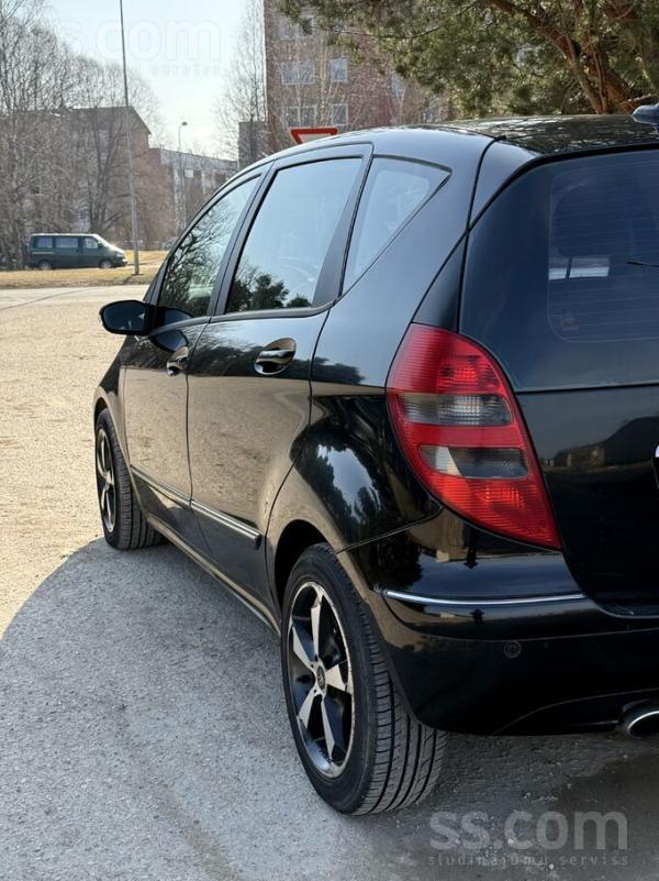 Black Mercedes-Benz A 200 2006 in Kuldiga, with an engine capacity of 2.00 L and mileage of 366 thousand km for 2300 €, photo 5 on AUTOMOTO.COM.LV