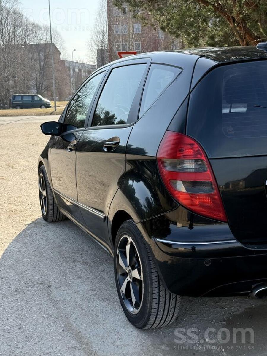 Black Mercedes-Benz A 200 2006 in Kuldiga, with an engine capacity of 2.00 L and mileage of 366 thousand km for 2300 €, photo 5 on AUTOMOTO.COM.LV