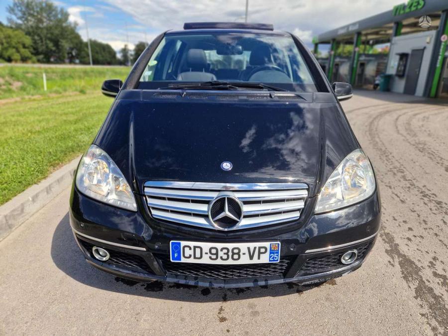 Black Mercedes-Benz A 200 2012 in Taurage, with an engine capacity of 1.99 L and mileage of 263 thousand km for 2650 €, photo 3 on AUTOMOTO.COM.LV