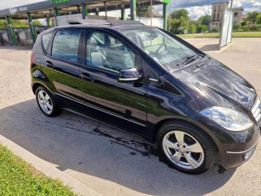 Black Mercedes-Benz A 200 2012 in Taurage, with an engine capacity of 1.99 L and mileage of 263 thousand km for 2650 €, photo 4 on AUTOMOTO.COM.LV