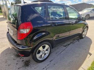 Black Mercedes-Benz A 200 2012 in Taurage, with an engine capacity of 1.99 L and mileage of 263 thousand km for 2650 €, photo 8 on AUTOMOTO.COM.LV