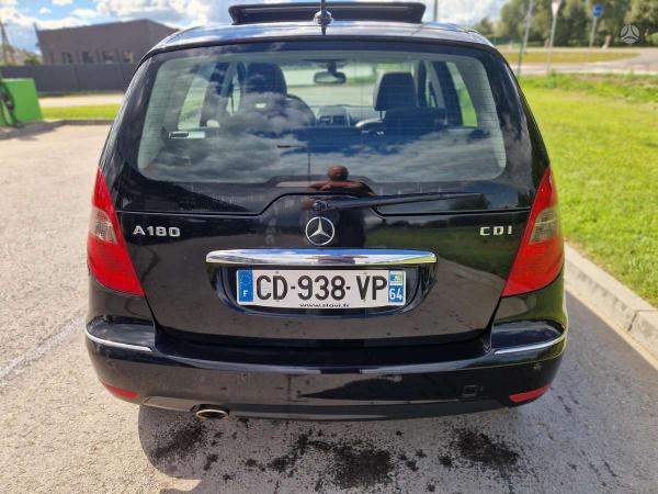Black Mercedes-Benz A 200 2012 in Taurage, with an engine capacity of 1.99 L and mileage of 263 thousand km for 2650 €, photo 8 on AUTOMOTO.COM.LV