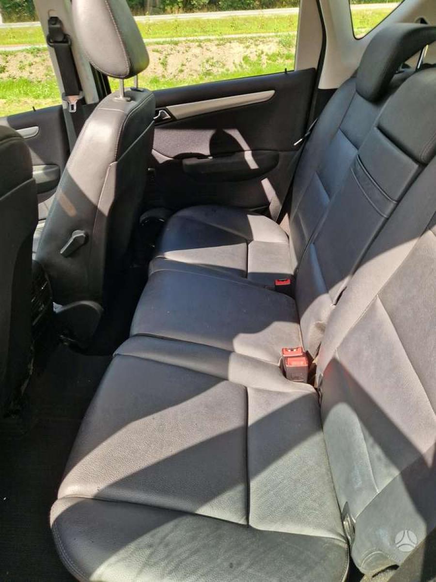 Black Mercedes-Benz A 200 2012 in Taurage, with an engine capacity of 1.99 L and mileage of 263 thousand km for 2650 €, photo 12 on AUTOMOTO.COM.LV
