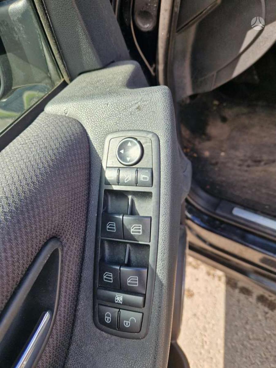 Black Mercedes-Benz A 200 2012 in Taurage, with an engine capacity of 1.99 L and mileage of 263 thousand km for 2650 €, photo 14 on AUTOMOTO.COM.LV