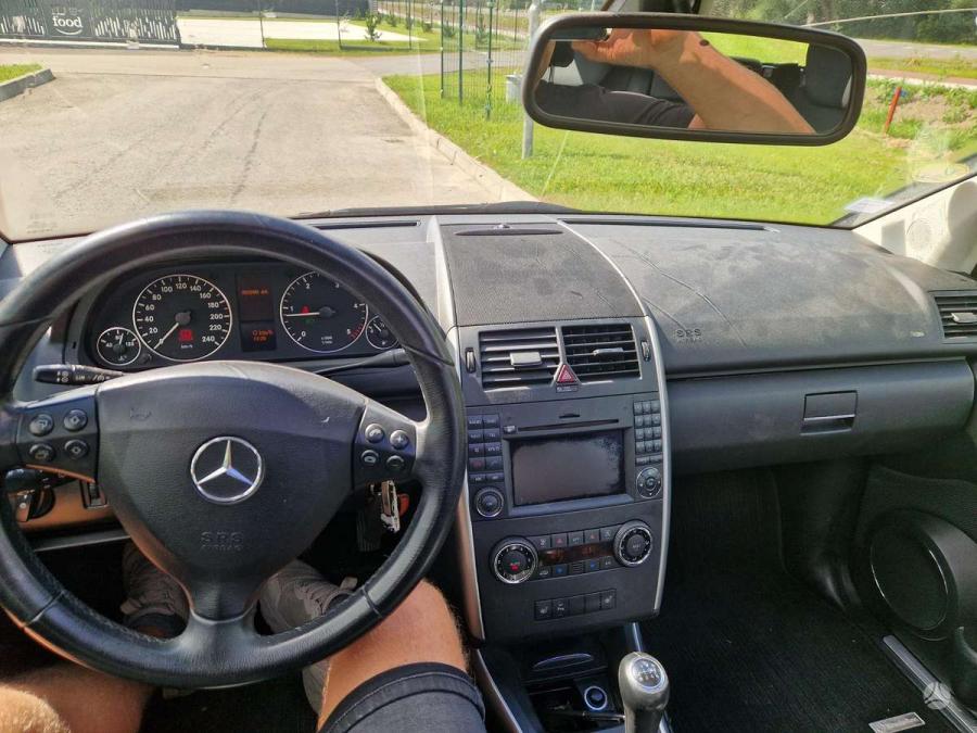 Black Mercedes-Benz A 200 2012 in Taurage, with an engine capacity of 1.99 L and mileage of 263 thousand km for 2650 €, photo 16 on AUTOMOTO.COM.LV