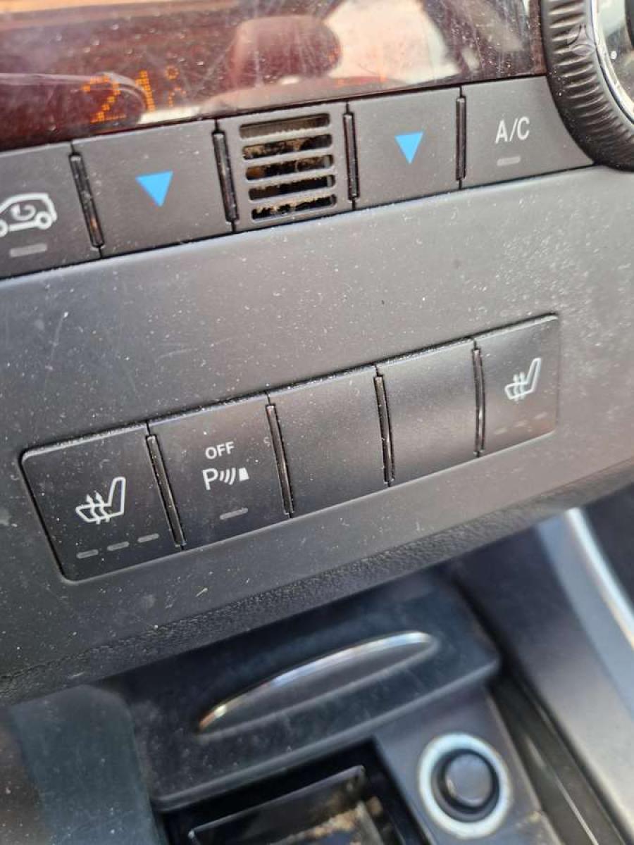 Black Mercedes-Benz A 200 2012 in Taurage, with an engine capacity of 1.99 L and mileage of 263 thousand km for 2650 €, photo 17 on AUTOMOTO.COM.LV