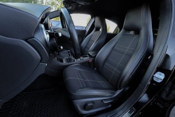 Black Mercedes-Benz A 200 2013 in Jelgava, with an engine capacity of 1.80 L and mileage of 249 thousand km for 7990 €, photo 9 on AUTOMOTO.COM.LV
