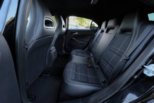 Black Mercedes-Benz A 200 2013 in Jelgava, with an engine capacity of 1.80 L and mileage of 249 thousand km for 7990 €, photo 10 on AUTOMOTO.COM.LV