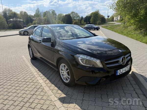Black Mercedes-Benz A 200 2015 in Saldus, with an engine capacity of 2.20 L and mileage of 226 thousand km for 9990 €, photo 2 on AUTOMOTO.COM.LV