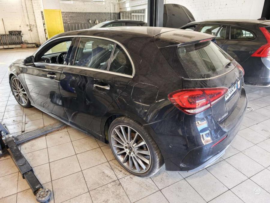 Melns Mercedes-Benz A 200 2021 Tauragė, ar dzinēja tilpumu 1.95 L un nobraukumu 57 tūkst. km par 13800 €, foto 13 vietnē AUTOMOTO.COM.LV