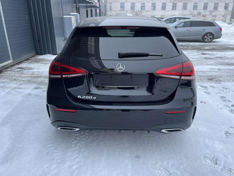 Melns Mercedes-Benz A 200 2022 Alīta, ar dzinēja tilpumu 1.95 L un nobraukumu 80 tūkst. km par 14900 €, foto 8 vietnē AUTOMOTO.COM.LV