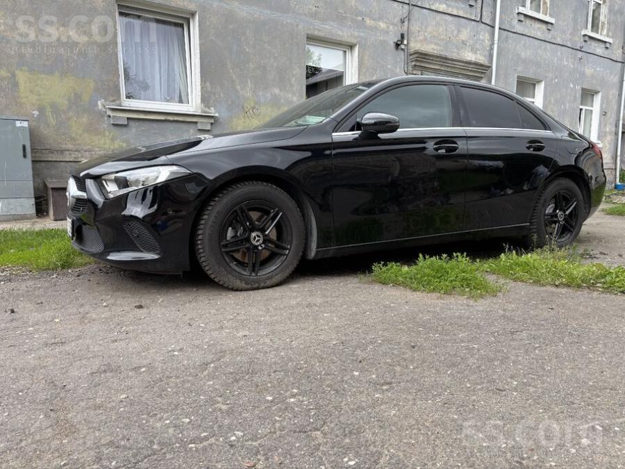 Black Mercedes-Benz A 200 2020 in Liepaja, with an engine capacity of 1.40 L and mileage of 60 thousand km for 25500 €, photo 3 on AUTOMOTO.COM.LV
