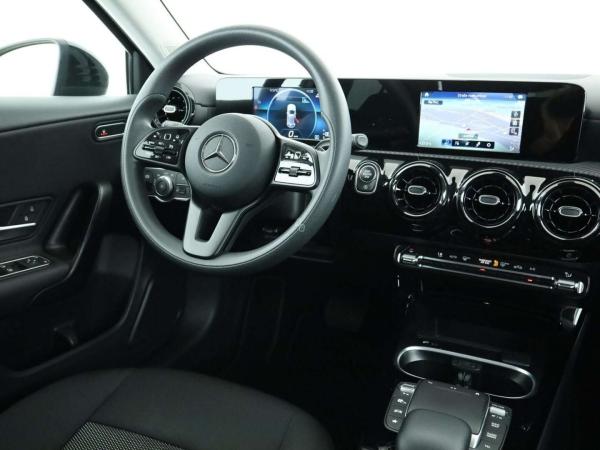 Melns Mercedes-Benz A 200 2022 Kauņa, ar dzinēja tilpumu 1.30 L un nobraukumu 75 tūkst. km par 27825 €, foto 10 vietnē AUTOMOTO.COM.LV