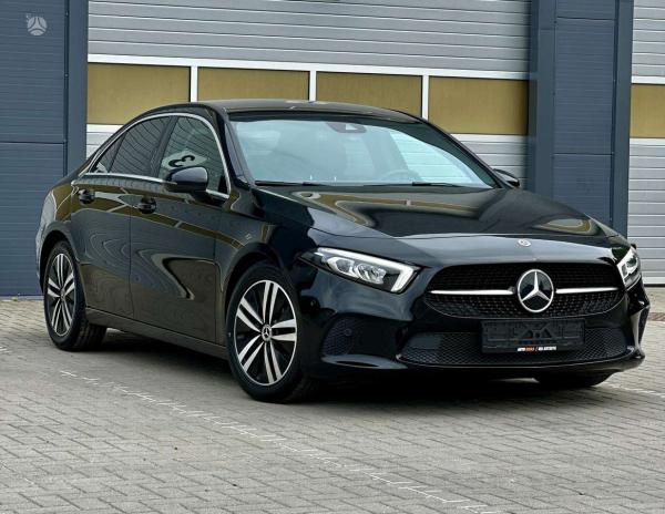 Black Mercedes-Benz A 200 2022 in Kretinga, with an engine capacity of 2.00 L and mileage of 106 thousand km for 21799 €, photo 3 on AUTOMOTO.COM.LV