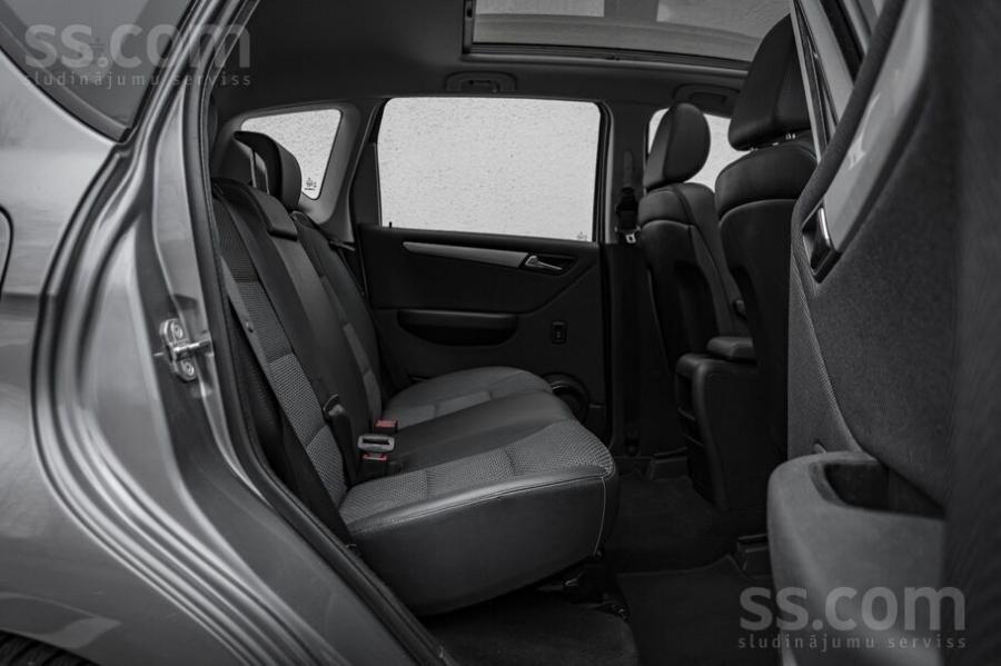 Pelēks Mercedes-Benz A 200 2008 Rīga, ar dzinēja tilpumu 2.00 L un nobraukumu 189 tūkst. km par 3990 €, foto 14 vietnē AUTOMOTO.COM.LV
