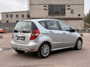 Grey Mercedes-Benz A 200 2010 in Liepaja, with an engine capacity of 2.00 L and mileage of 221 thousand km for 3950 €, photo 5 on AUTOMOTO.COM.LV